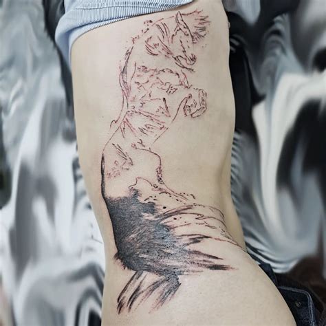 말 선을 먼저 딴 후 색칠하고 있어요 Im 타투이스트 혜리 Tattooist Hyeri