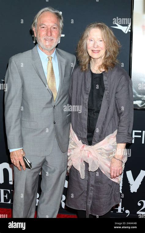 November 11 2021 Los Angeles Ca Usa Los Angeles Nov 11 Jan Munroe Frances Conroy At The