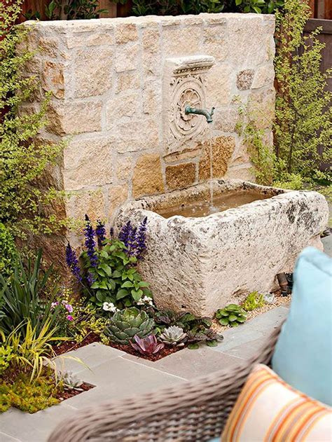 Cómo Maximizar Tu Pequeño Patio Mediterranean Garden Water Feature