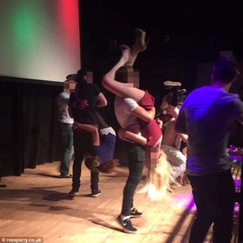 SEX SHOW CARRIED OUT ON STAGE IN FRONT OF HUGE CROWD Face Of Malawi