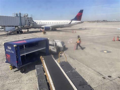 Delta 717 200 First Class It Aint As Great As The Rest Yall Sanspotter