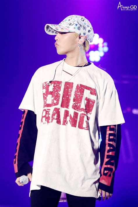 형광연두색 머리한 지드래곤  스퀘어 카테고리