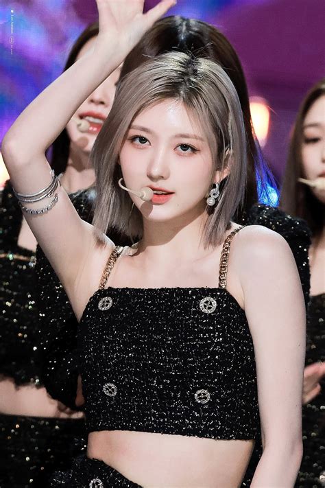 ⚫🌌 Gaeul 🌌⚪ Ive ~ Kpop Girl Groups Galaxy Facebook