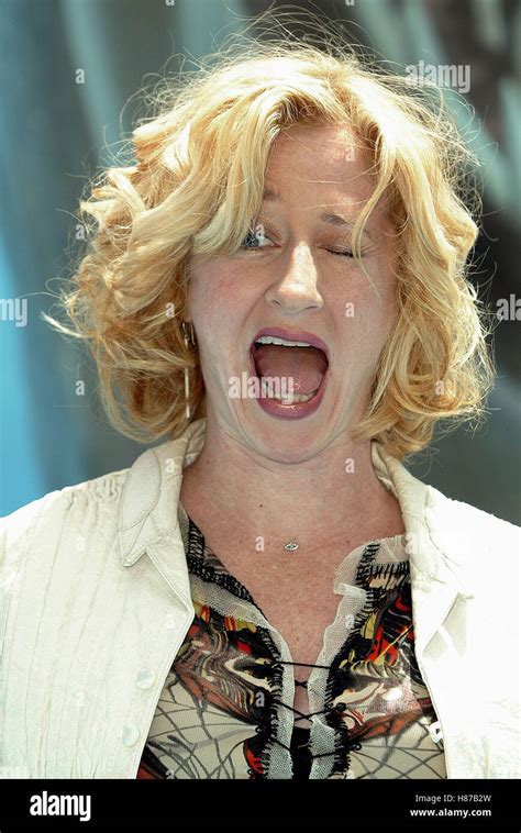 VICKI LEWIS FINDING NEMO WORLD PREMIERE HOLLYWOOD LOS ANGELES USA May Stock Photo Alamy