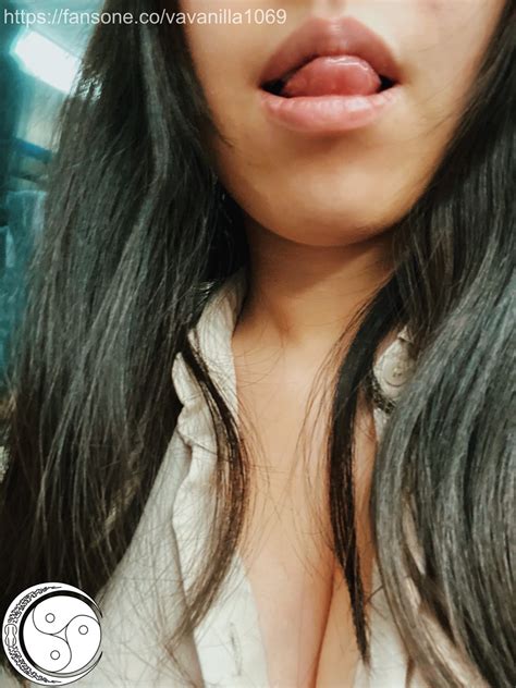 Im always on the road to you or on you 我不是在色色就是在色色的路上 FansOne 讓創作更有價值