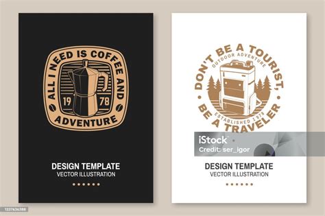 여행 영감 따옴표 세트 벡터 셔츠 또는 로고 인쇄 스탬프 또는 티셔츠에 대한 개념 복고풍 사진 카메라 배낭 나침반과 산 실루엣 빈티지 타이포그래피 디자인 캠핑 견적 T