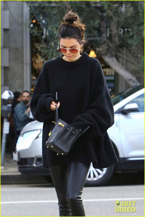 Kendall Jenner Lays In Bed In Her Calvins Photo Photo Gallery Just Jared Jr