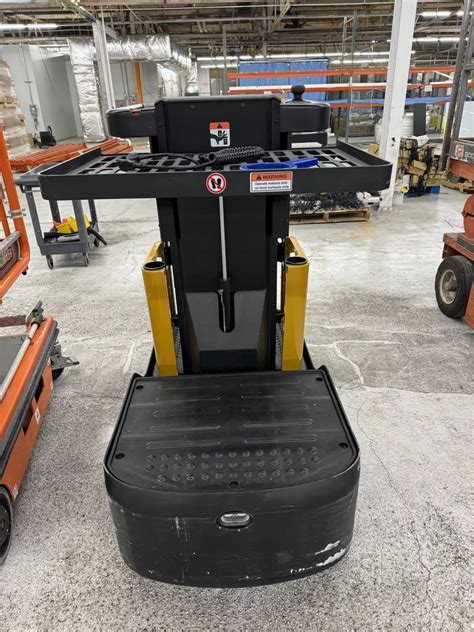 Big Joe Joey Zero Electric Task Support Lift Model Jo 118 Sn