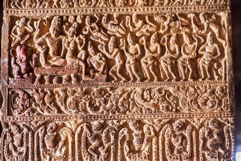 Hinduistyczny Bóg Shiva I Jego żona Parvati Słudzy Na Kolumnie Z
