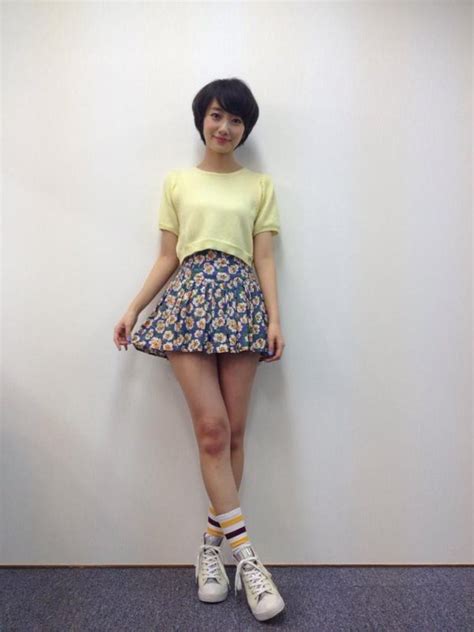 波瑠画像 貴重水着、ミニスカ生足美脚、ツル腋お宝写真集
