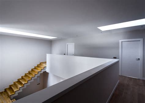 Ooiio Architectures Staggered And Stone Clad Block House Ooiio Architectures Staggered And Stone Clad Block House