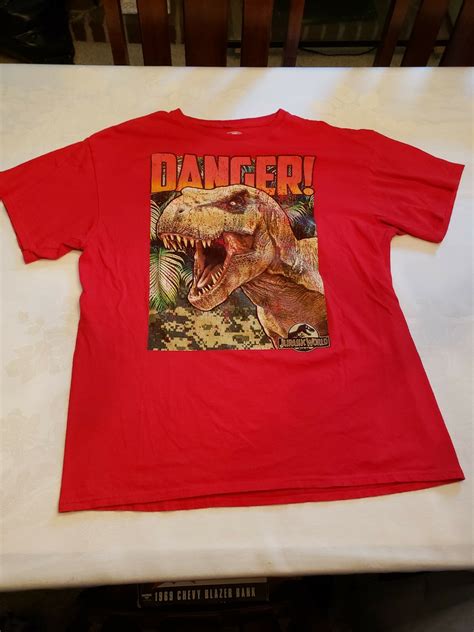 Jurassic Park Jurassic World Large T Shirt Gem