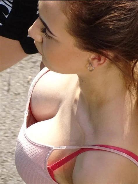 Big Tits Downblouse Leolol