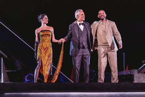 Andrea Bocelli Parata Di Star Al Teatro Del Silenzio Da Eros