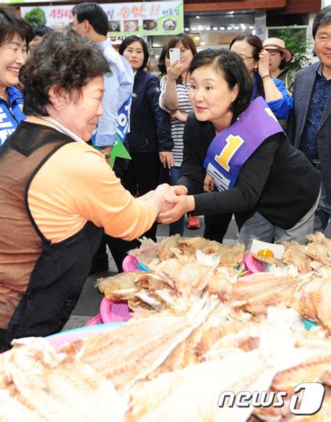 제주 찾은 문재인 부인 통합의 정치 필요 지지 호소 뉴스1