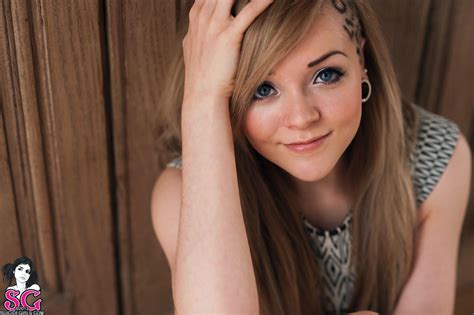 4596728 Purple Hair Suicide Girls Maisie Suicide Blue Eyes Rare