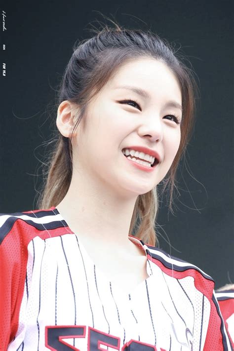 ʜᴇᴀʀᴛ Sᴛᴇᴀʟᴇʀ On Twitter Itzy How To Show Love Logo Fans