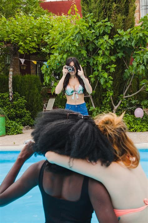 여름 수영장 파티 사진 무료 고품질 사진 다운로드 Freepik