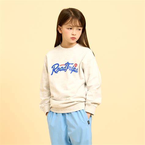 앤드 미니쮸리 세미오버 그래픽 스웨트셔츠 Ikma24se1 이랜드몰