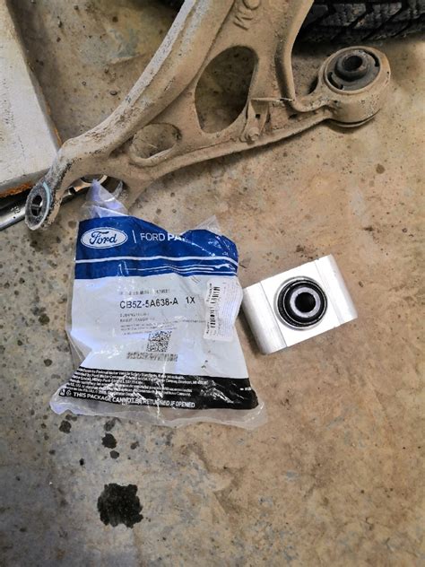 Замена задних плавающих сайлентблоков и "фотоаппарата" — Ford Explorer ...