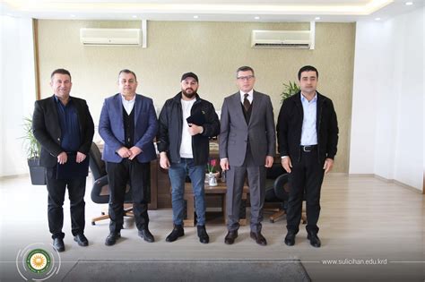 ڕێزلێنانی سەرۆکی زانکۆ لە خوێندکارێکی بەشی یاسا Cihan University Of Sulaimaniya