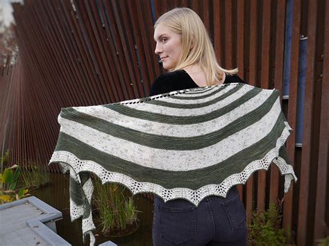 10 Stunning Fibonacci Shawl Knitting Patterns Featuring The Golden