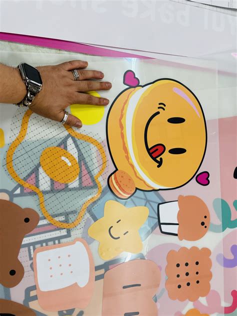가게 입구 간판 인테리어 시트지 시트컷팅 포인트 엣지 오픈클로즈 영업시간 가게 간판 포토존 홍보 마케팅 광고 스티커 로고 창 문