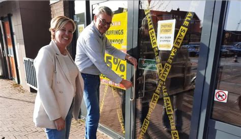 Erwin En Agneta Doen Deur Van Hun Blokker Definitief Op Slot