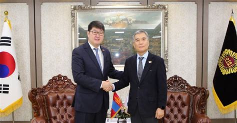 Нийслэлийн ИТХ ын дарга Ж Батбаясгалан БНСУ ын Сөүл хотын ИТХ ын дарга Хёнки Кимтэй уулзлаа