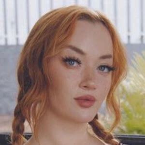 Emma Magnolia TikTok Star Yaş Doğum Günü Biyo Gerçekler Aile Net Değer Boy ve Daha