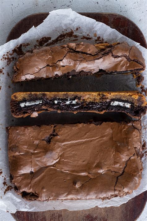 Slutty Brownie Med Kiksebund Oreos Og Tung Chokoladebrownie