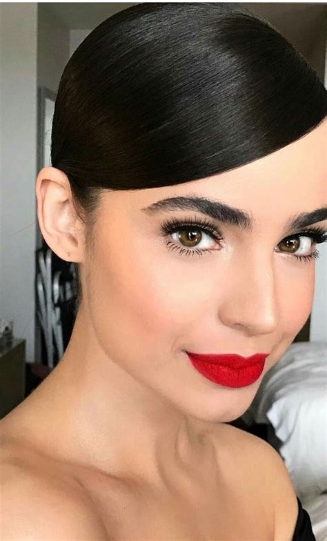 Sofia Carson Makeup Black Eyeliner Red Lips Make Up Red Lips