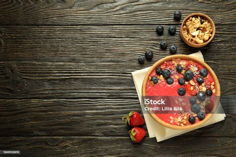 다양한 재료로 만든 스무디와 함께 맛있는 음식의 개념 텍스트를 위한 공간 그래놀라에 대한 스톡 사진 및 기타 이미지 그래놀라 그래놀라 디톡스 Istock