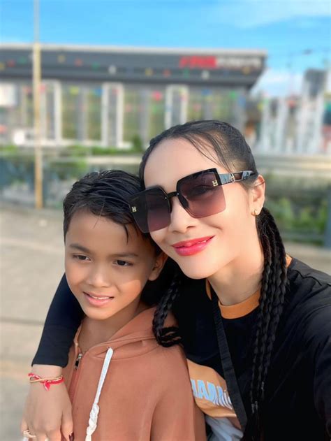 ណារីជាទីស្រលាញ់ នឹកណាស់កូនពៅម្តាយកូនម្តាយរឹងមាំតាំងពីកើត Facebook