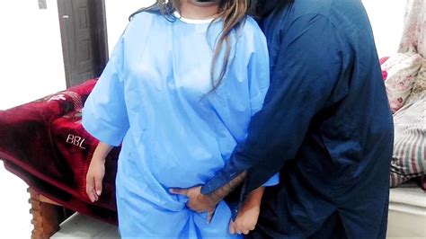 Doctor paquistaní mostrando polla a enfermera en sexo anal con audio hindi claro xHamster