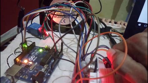 Sistem Pendeteksi Kebakaran Dengan Fuzzy Mamdani Sensor Suhu Gas Api