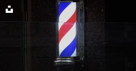 빨간색 흰색 파란색 줄무늬가 있는 이발소 간판 사진 Unsplash의 무료 Днепр 이미지