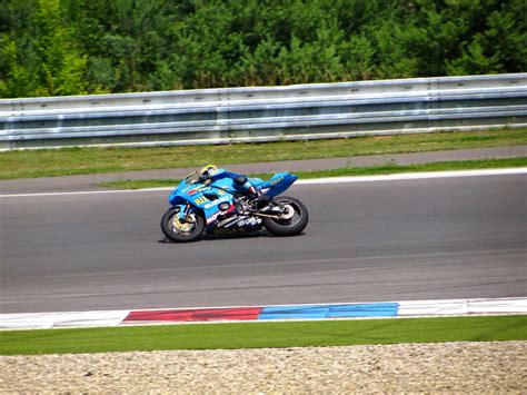무료 이미지 선로 바퀴 차량 속도 경쟁 경마장 경마 대회 빠른 회로 브르노 모터 스포츠 경주 용 자전거