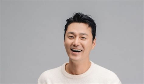 Beloved Supporting Actor Choi Young Joon To Get Married To His Longtime Girlfriend Jazminemedia