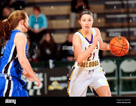 South Kortrights Alexa Dubois 20 Defends Against Heuveltons Olivia
