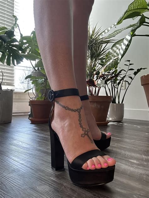 Wish This Was Your Tip In Between My Toes 💦🥵 Oc Comments And Dms Open