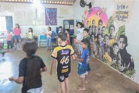 No Dia Da Favela Crianças Celebram Cultura Dançando E Vivendo Arte