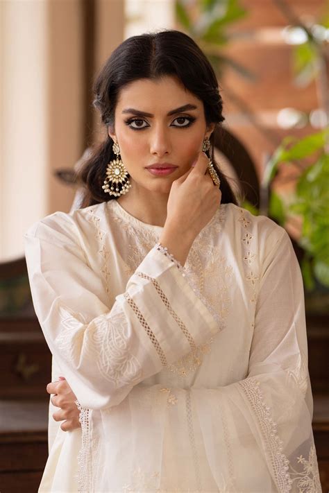 Aasma Rozana Clothing