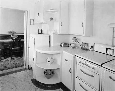 Pin By Cookingfromlife On 1930s Kitchens Vintage Kitchen Retro