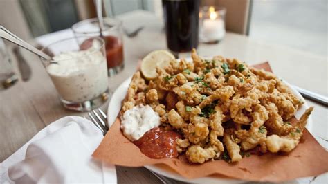 The Mermaid Oyster Bar Restaurants In Greenwich Village New York