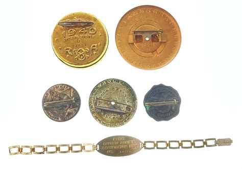 Lot 6 Orphan Annie Comic Decoder Buttons And Bracelet