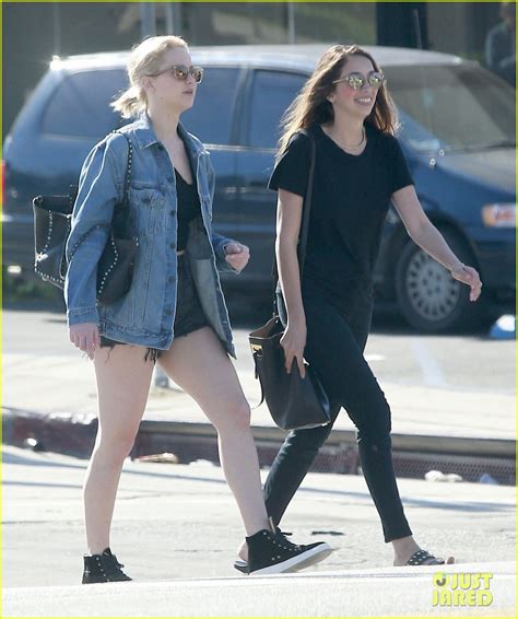 Jennifer Lawrence Rocks Perv Jacket For Casual Lunch In L A Photo 3585606 Jennifer