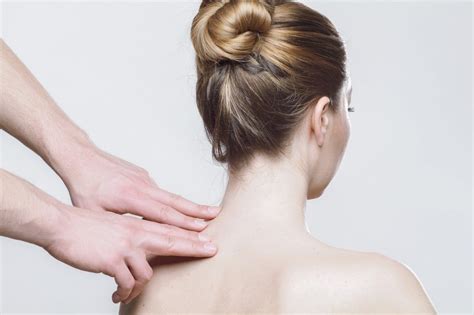 ¿cómo Hacer Un Masaje De Cuello Paso A Paso