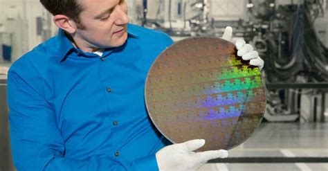 5 Nm Transistor Technology By Ibm Continuing Moores Law By Adding 30 Billion Transistors On