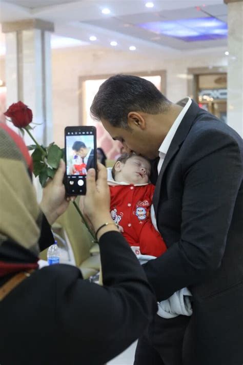 سازمان بهزیستی آئین واگذاری همزمان 30 کودک به خانواده‌های فرزندپذیر